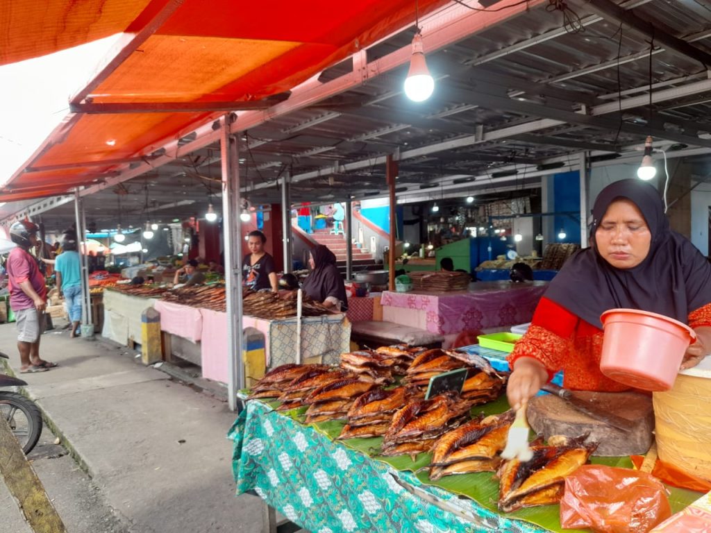 Harga Ikan di Pasaran Ternate Naik, Pedagang Ikan Fufu Menjerit – Kalesang