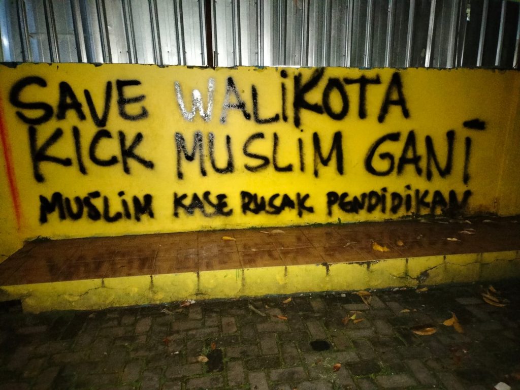 Gegara Coretan Dinding Catut Namanya, Kadisdik Segera Gelar Rapat ...