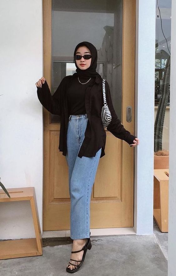 15 Inspirasi Outfit Kemeja Hitam Wanita Hijab Hingga Non Hijab agar ...