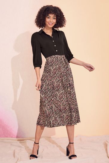 15 Inspirasi Outfit Kemeja Hitam Wanita Hijab Hingga Non Hijab agar ...