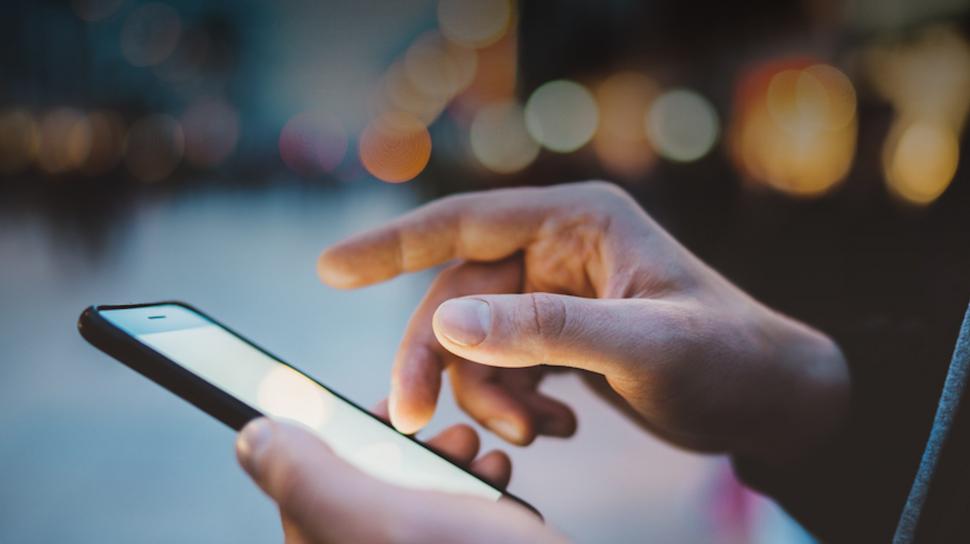 Ini 10 Handphone dengan Radiasi Paling Tinggi, Ada Punyamu? – Kalesang